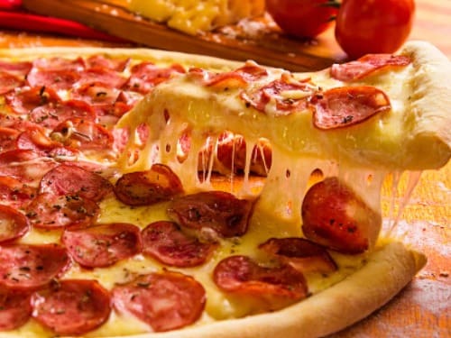 Pizza Calabresa G + Coca 1,5l: Cheppitos Pastel e Pizza - Dom Luis | iFood