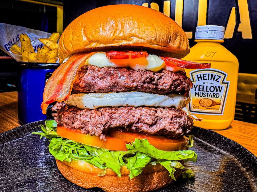 Big + batata frita + coca cola lata + brownie: Gorillas Burguer | iFood