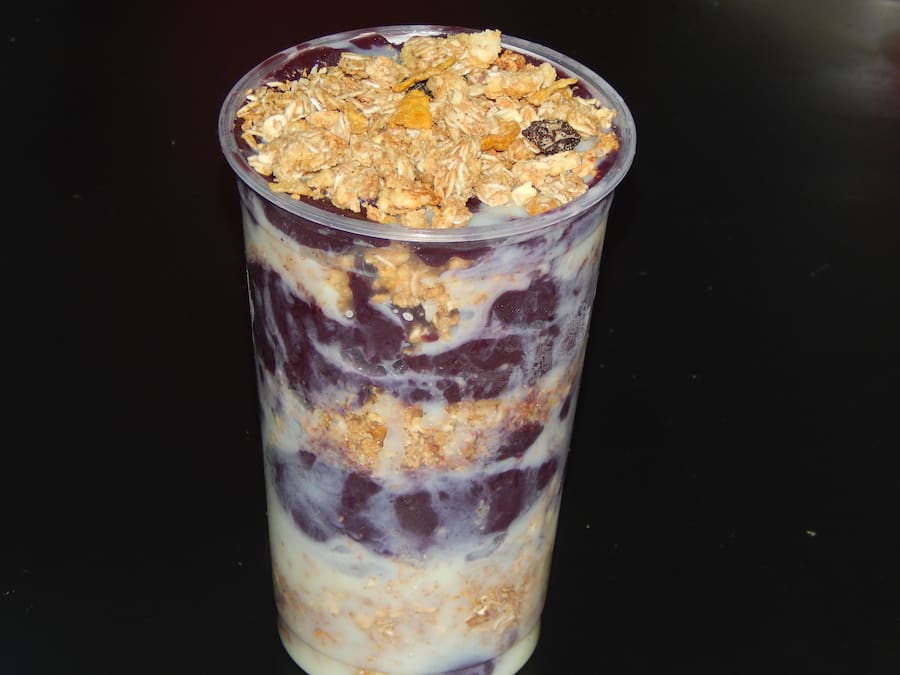 Açaí com leite condensado e granola: Açaí Lele - Açaí, Copo da ...