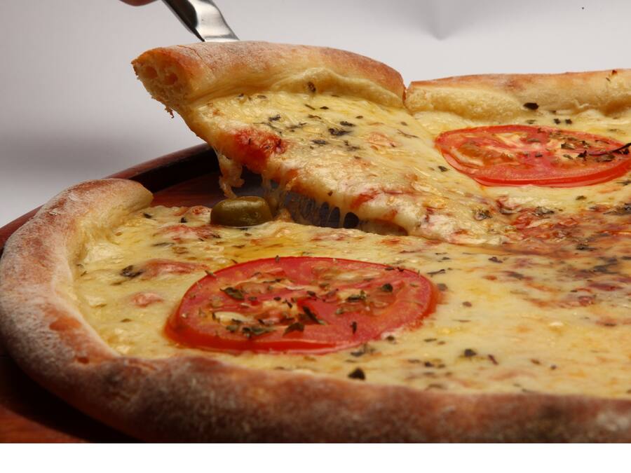 Pizza Muçarela G + Coca 1,5l: Cheppitos Pastel e Pizza - Dom Luis | iFood