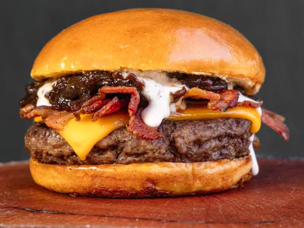 Combo Burguer Caramelizado: Cheppitos Pastel e Pizza - Dom Luis | iFood