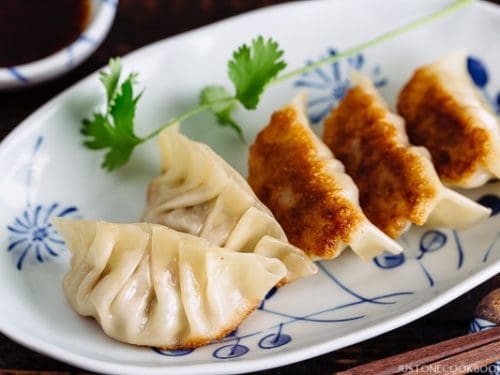 Gyoza de pernil suíno (clássico pork frito à vapor): Kishimoto Japanese ...